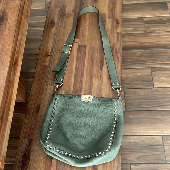Valentino Garavani | Bags | Authentic Valentino Crossbody In Excellent ...